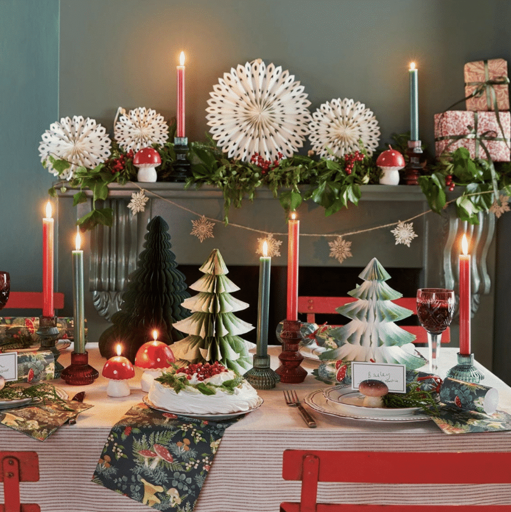 Set of white paper fan decorations - Daphne's Diary